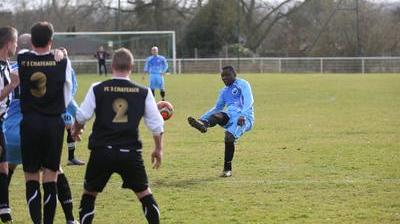 FOOTBALL Pius N’Diefi 40 ans et toujours en forme! - Courrier picard